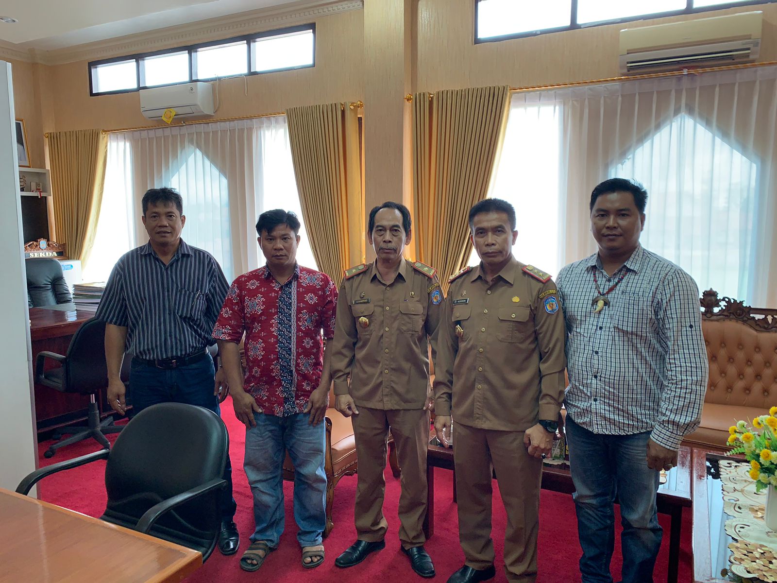 KEMELUT PENYELESAIAN HINTING ADAT DI WILAYAH TAMBANG PT. ASMIN KOALINDO ...